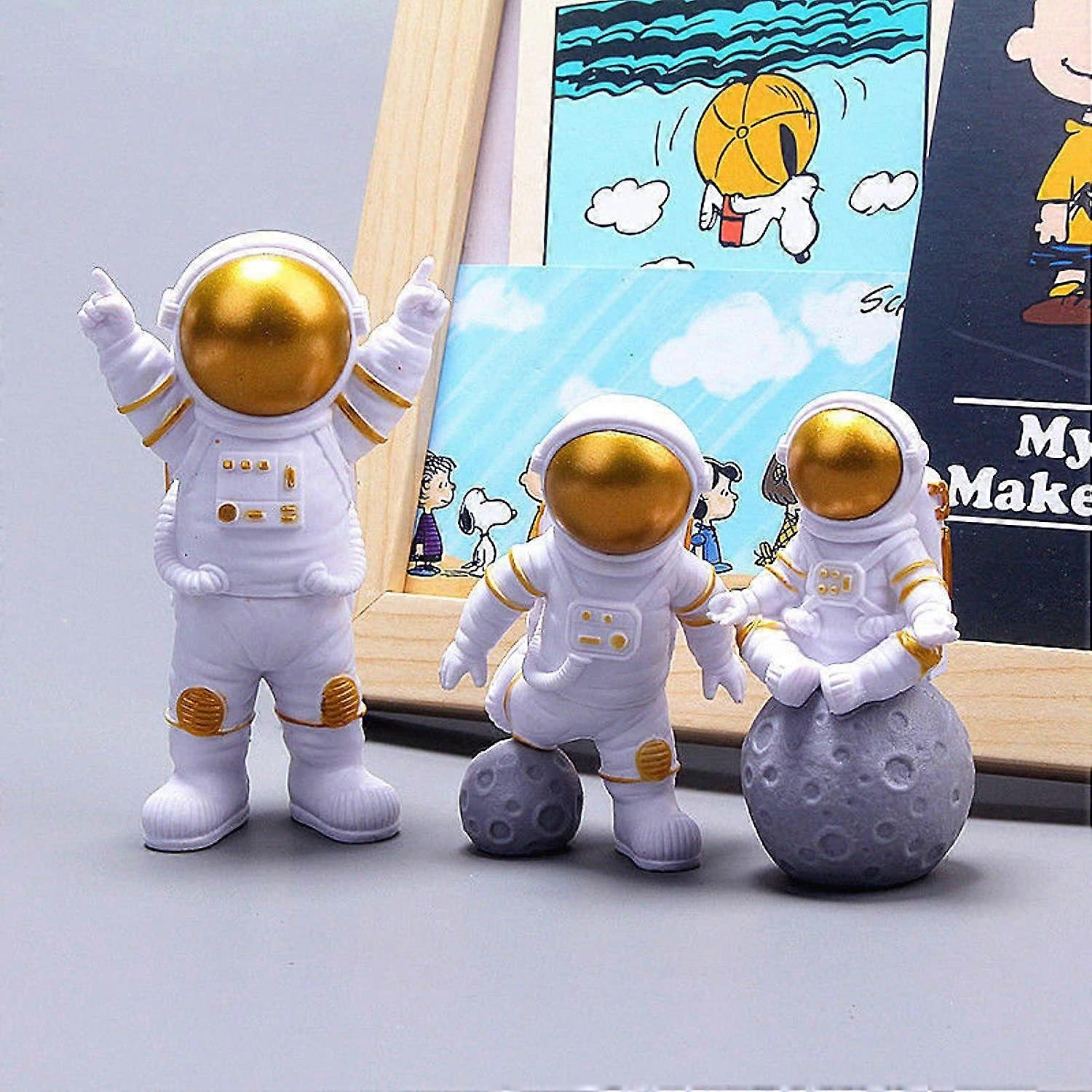 Liangnv 3Pcs Astronaut Figurines Cake Topper Outer Space Cake ...