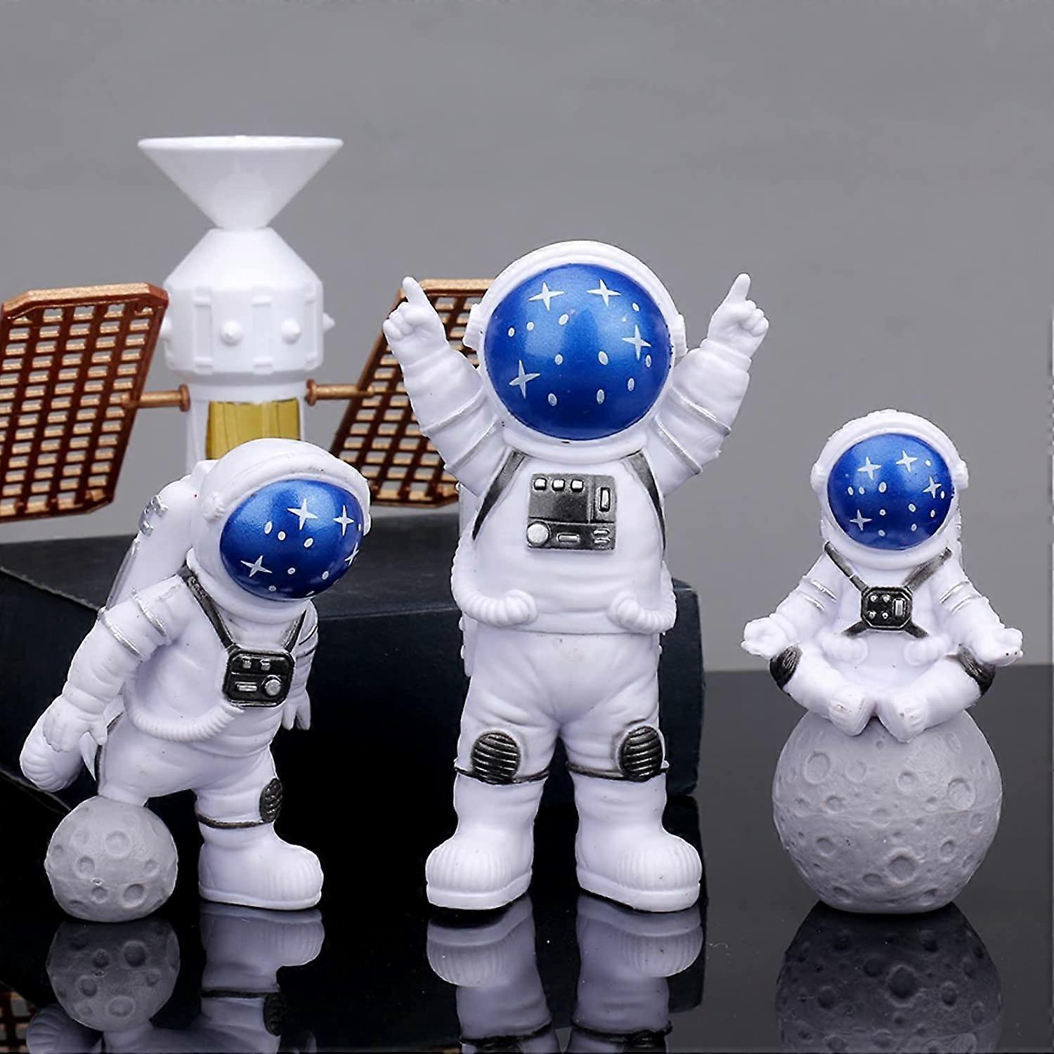 Liangnv 3Pcs Astronaut Figurines Cake Topper Outer Space Cake ...