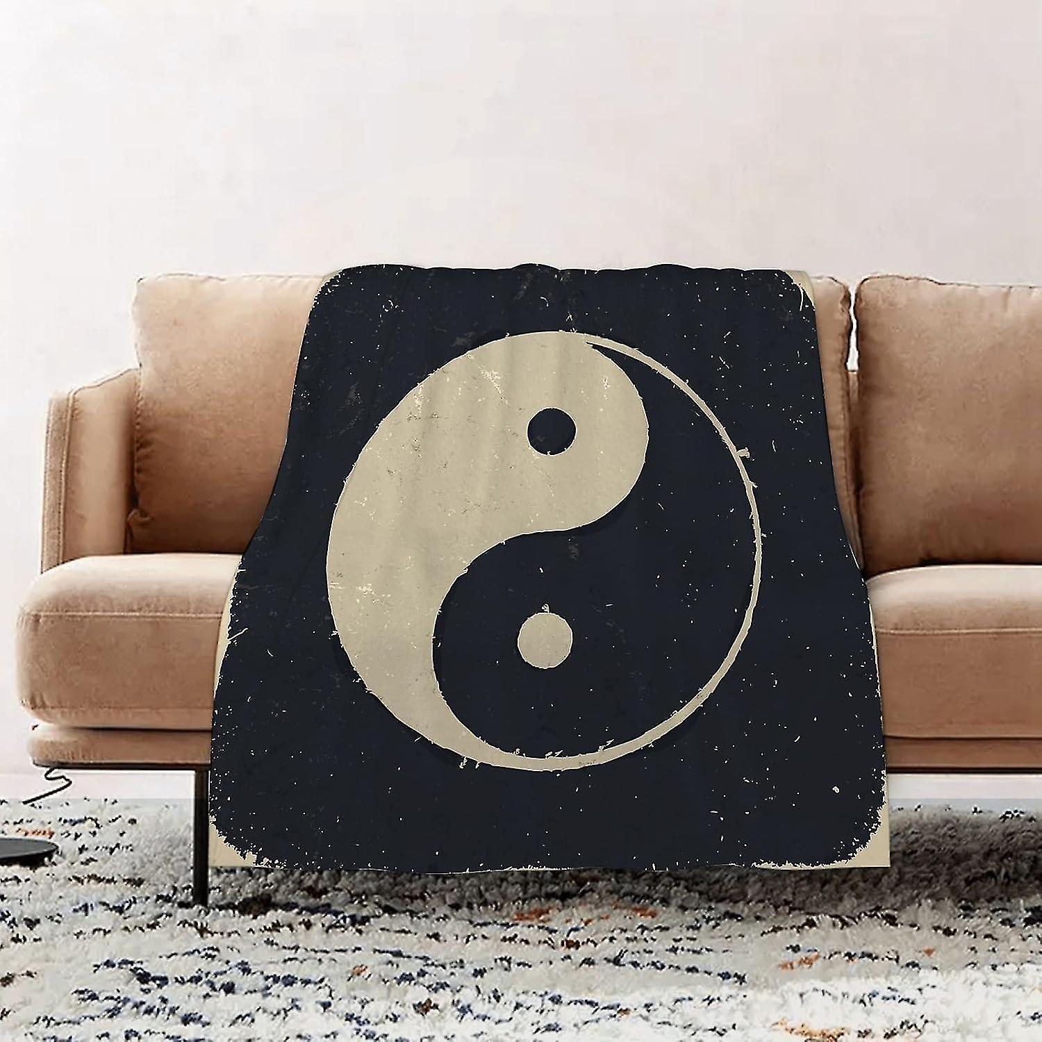 Varm blød visning af et Yin og Yang symbol på en grå baggrund. Kast ...