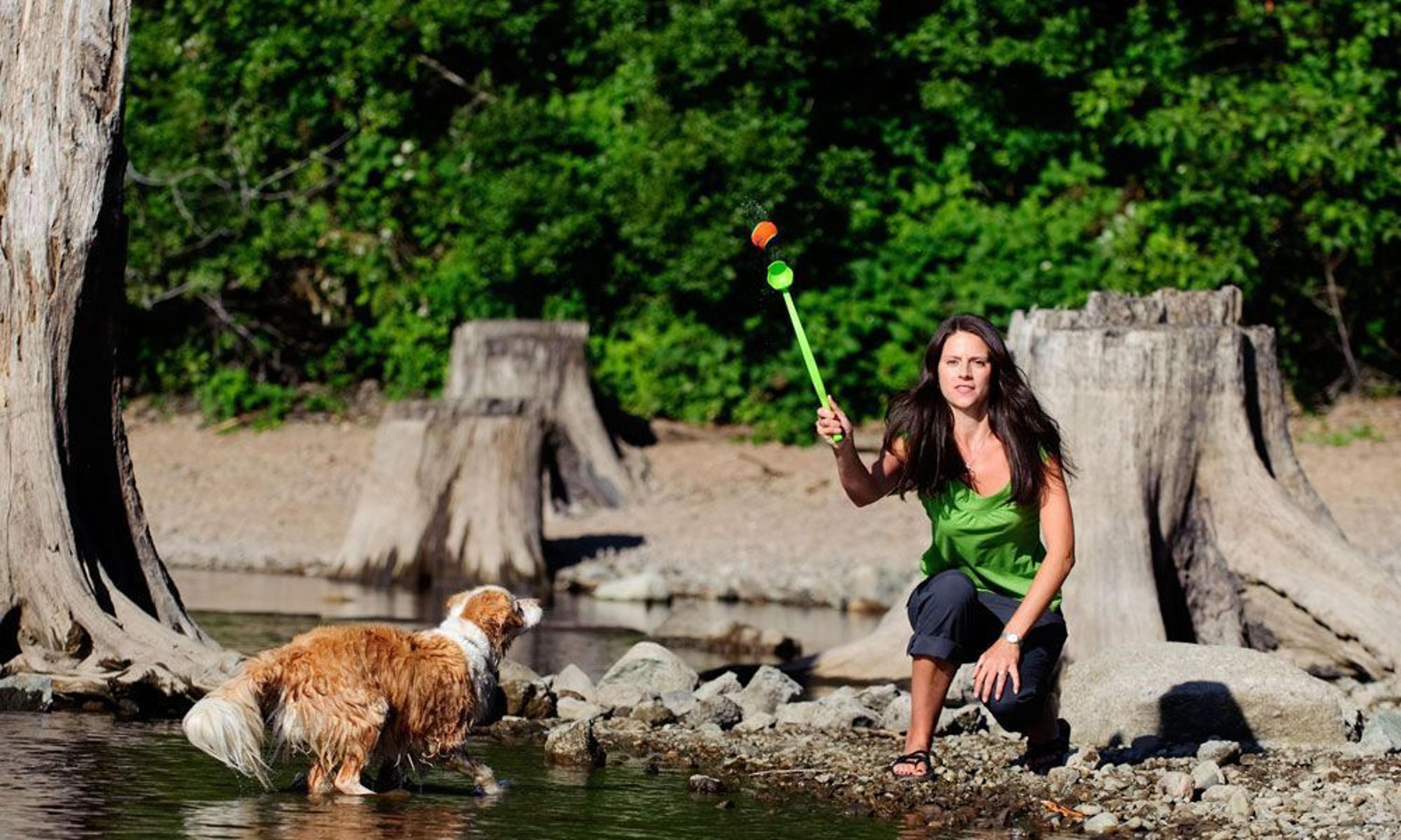 Chuckit Sport 26 Ball Launcher Large 66cm - Dog Toy Floating Ball ...